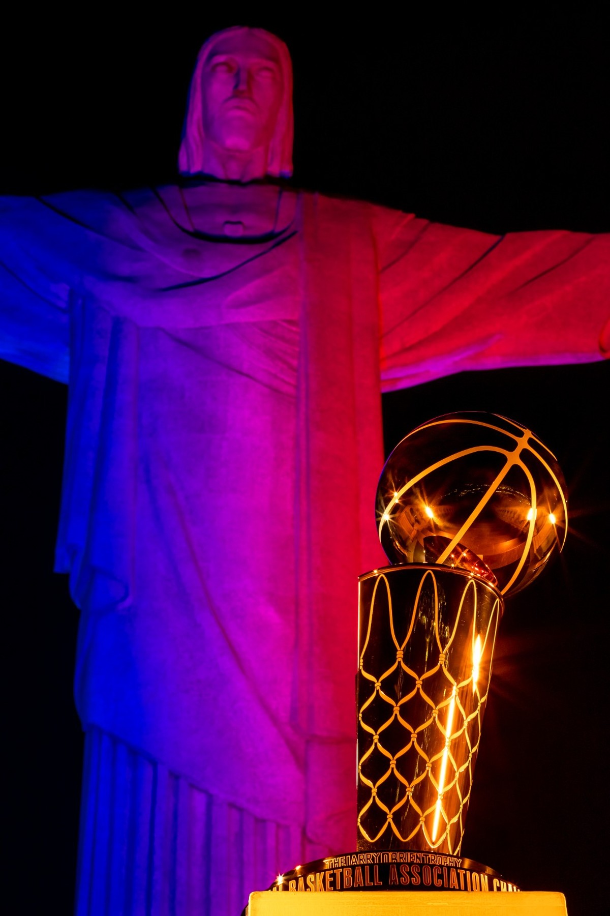 Brasil recebe réplica do troféu da NBA