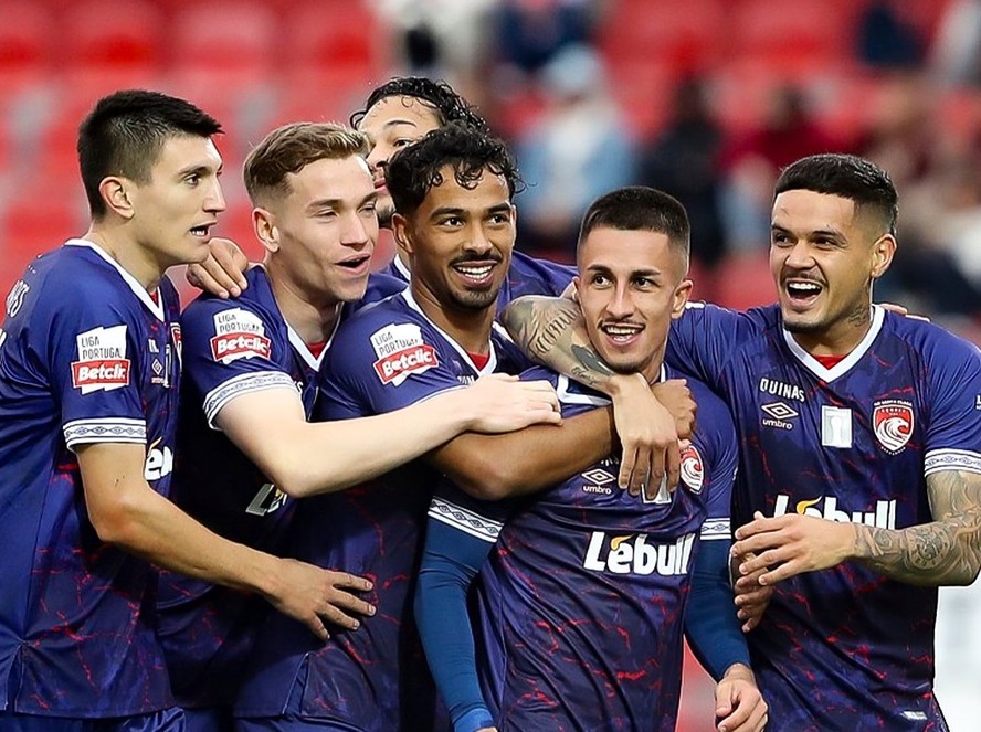 Conheça o Santa Clara, equipe de Portugal comandada por Vasco Matos ...