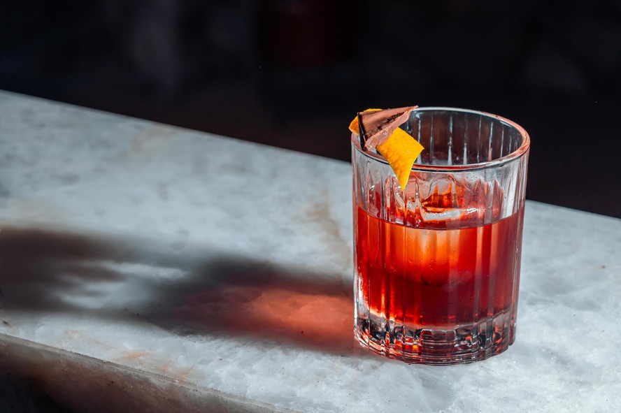 Negroni Week: bares de sete capitais brasileiras oferecem releituras do clássico coquetel e brindes