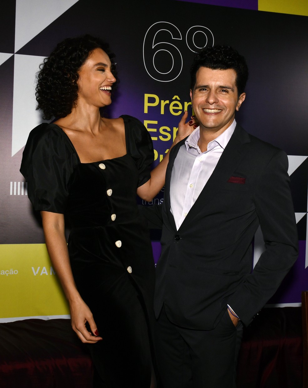 Débora Nascimento vive romance com diretor de cinema