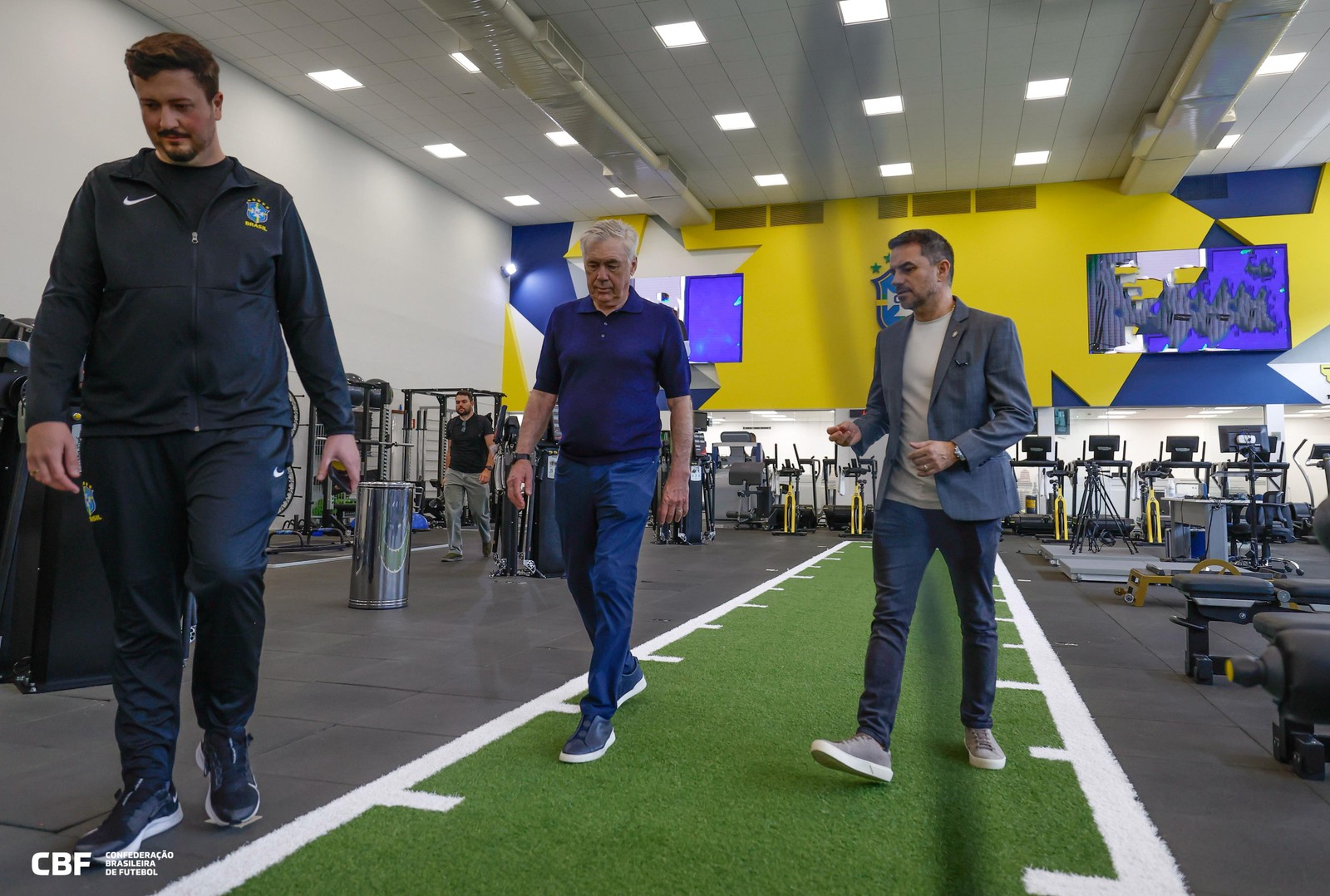 Ancelotti é o 'melhor' para devolver a glória ao Brasil, diz Zico