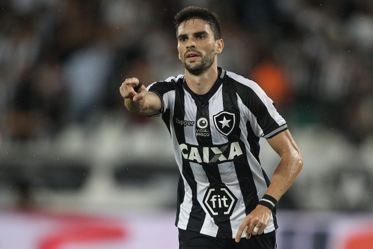 Ex-Botafogo e Vasco, Rodrigo Pimpão anuncia aposentadoria do futebol