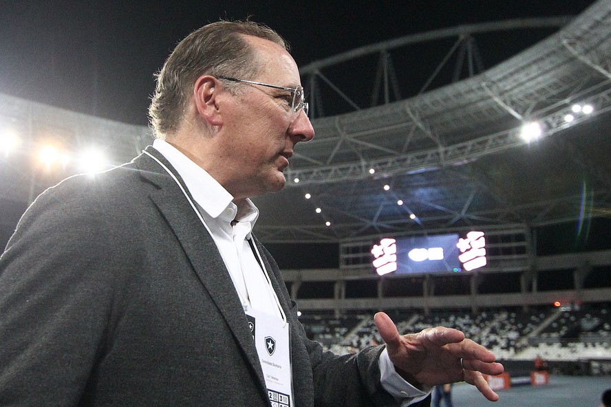 Textor apresenta vídeo e usa lance polêmico de Botafogo x Palmeiras ...