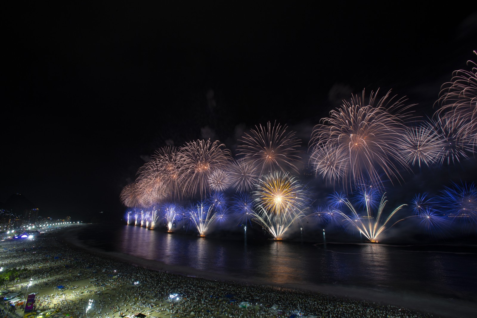 O que significa usar preto no ano novo? Cor é associada à má sorte, mas ...