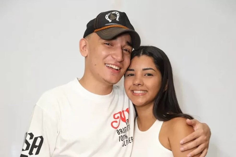 Ary Mirelle, mulher de João Gomes, mostra barrigão após recuperar-se de cirurgia