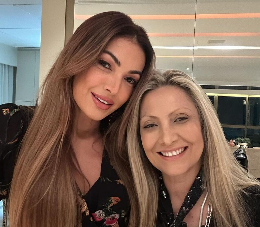 Patrícia Poeta comemora o aniversário da mãe em família