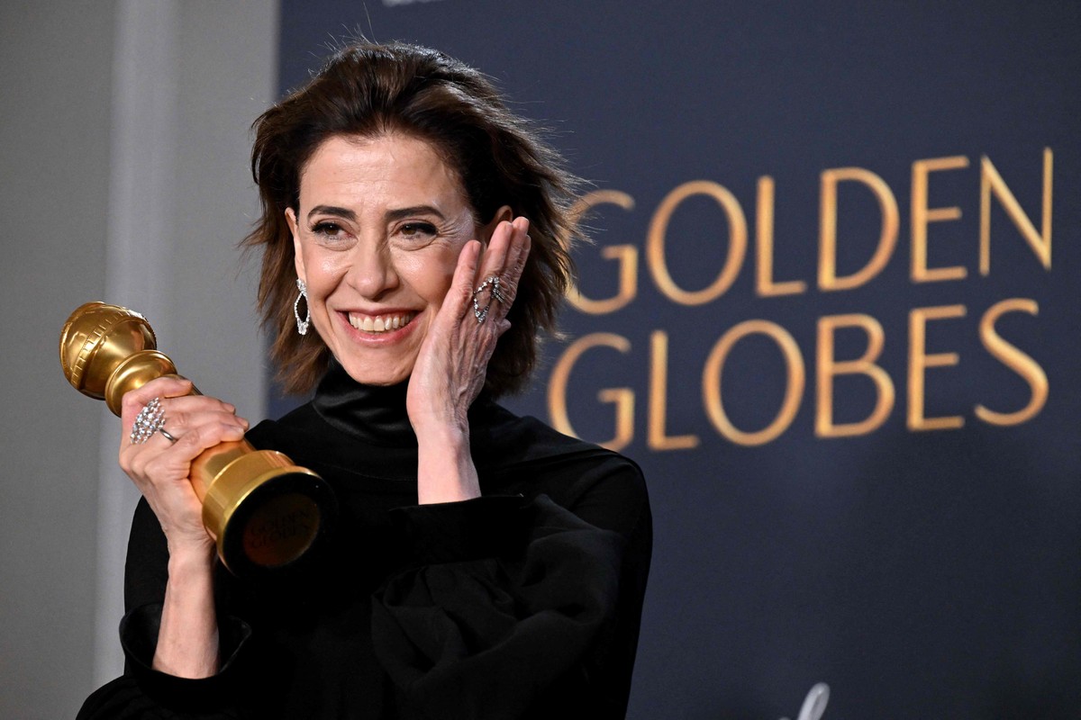 'Totalmente premiada': Fernanda Torres conquista o Globo de Ouro de ...