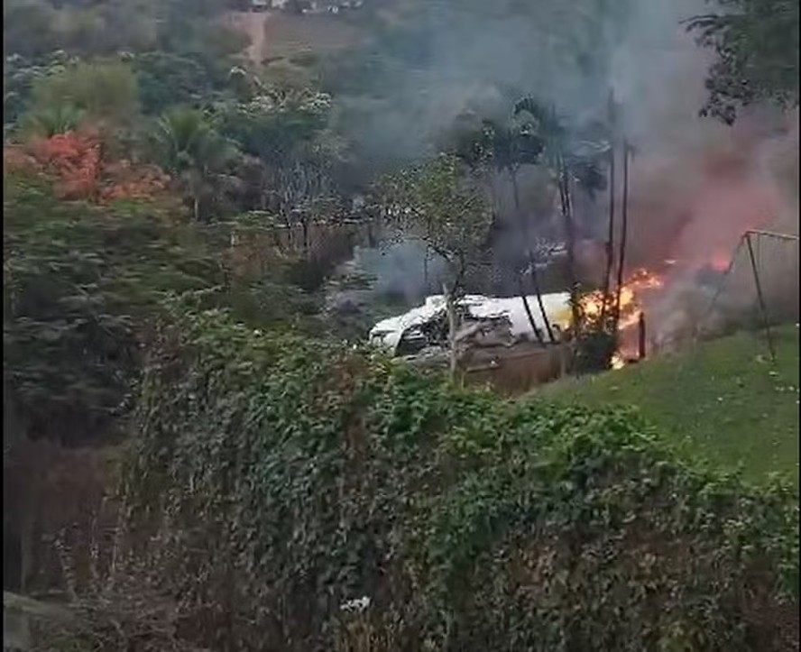 Avião cai em Vinhedo (SP): veja vídeos e fotos da queda da aeronave ATR ...