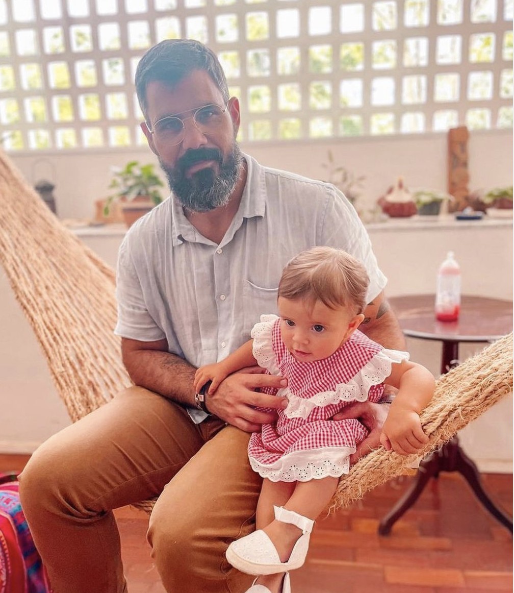 Mulher De Juliano Cazarré Atualiza Estado De Saúde Da Filha Após Nova
