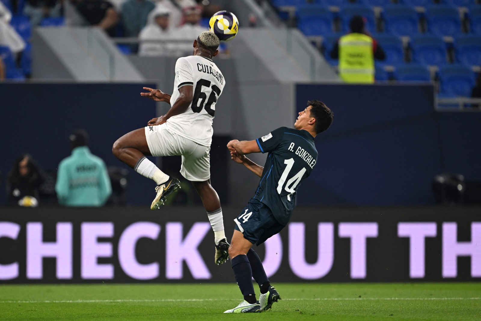 Entenda como o momento do Lyon pode afetar o Botafogo na janela de ...