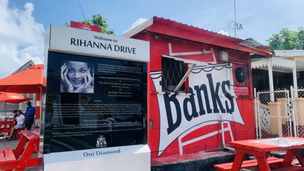 Rihanna Drive Monument Photos
