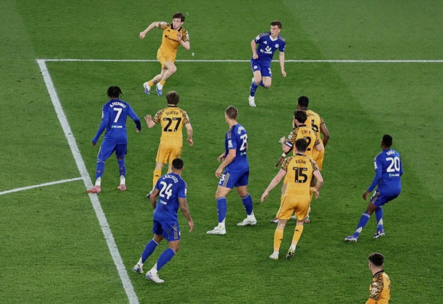 Dez anos após título da Premier League, Leicester é rebaixado para a ...