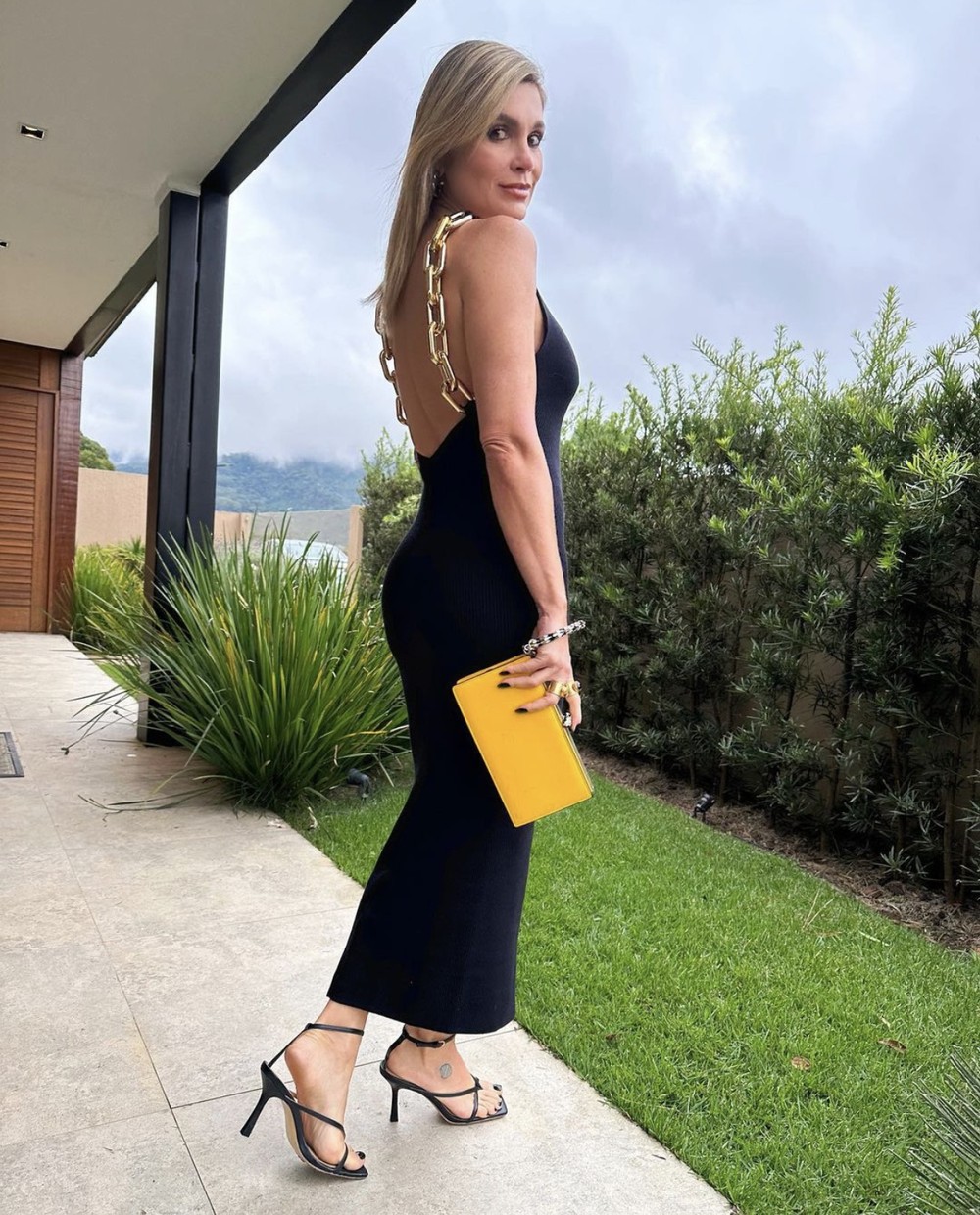 Flávia Alessandra abre álbum de fotos de noite em família