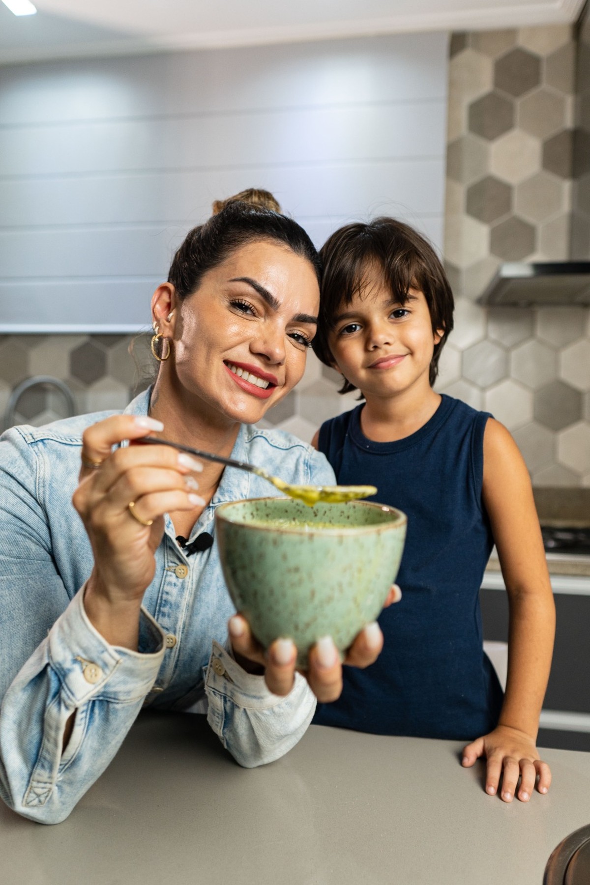 Kelly Key completa 25 anos de carreira e lança livro com filho na ...
