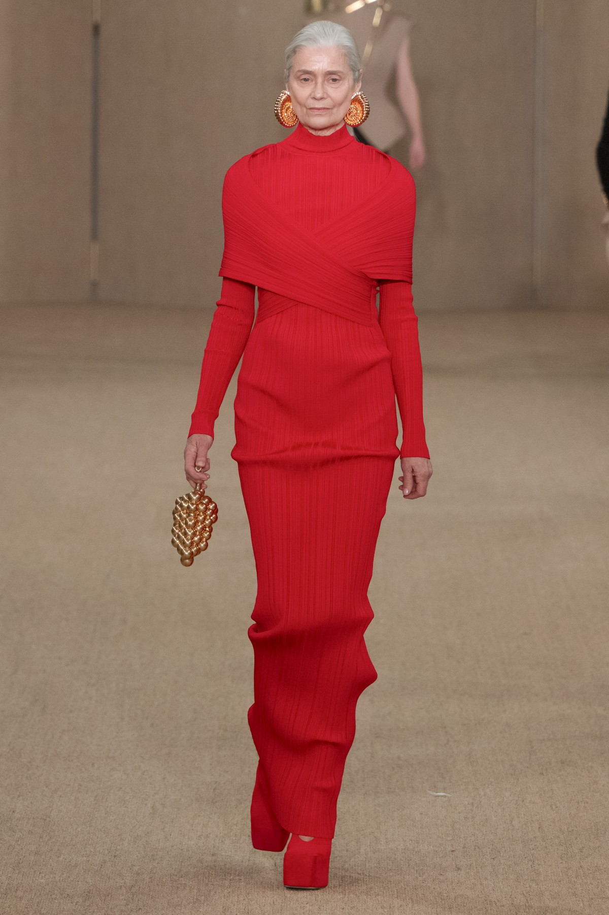 Semana de Moda de Paris mostra coleções contidas para o inverno 2024