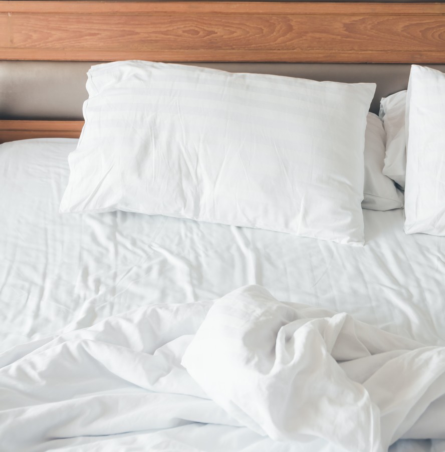 Por que aparecem manchas amarelas nos travesseiros e quando é hora de ...