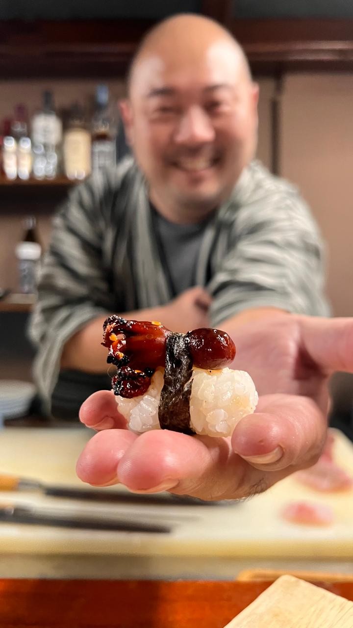 Quando é o chef quem escolhe os pratos: experiência omakase ganha ...