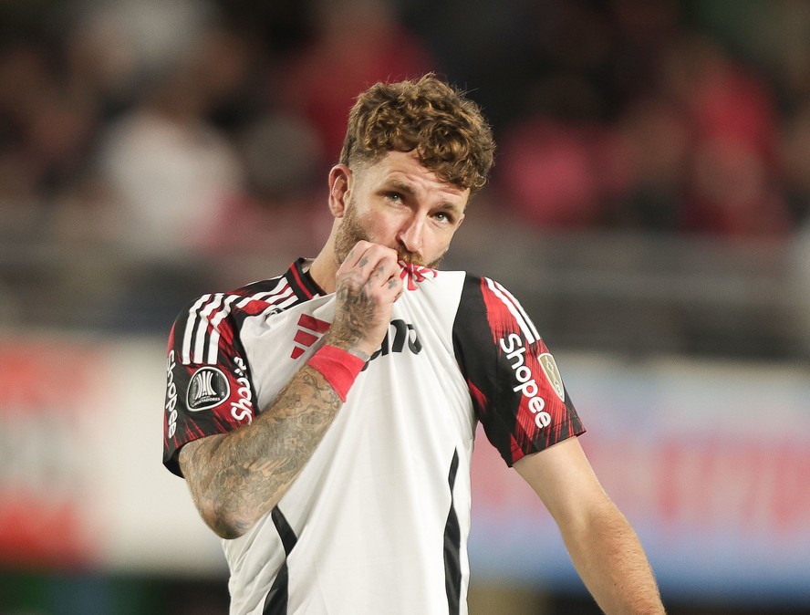 Pênalti no ângulo de Léo Pereira quase 'infarta' torcida do Flamengo e ...