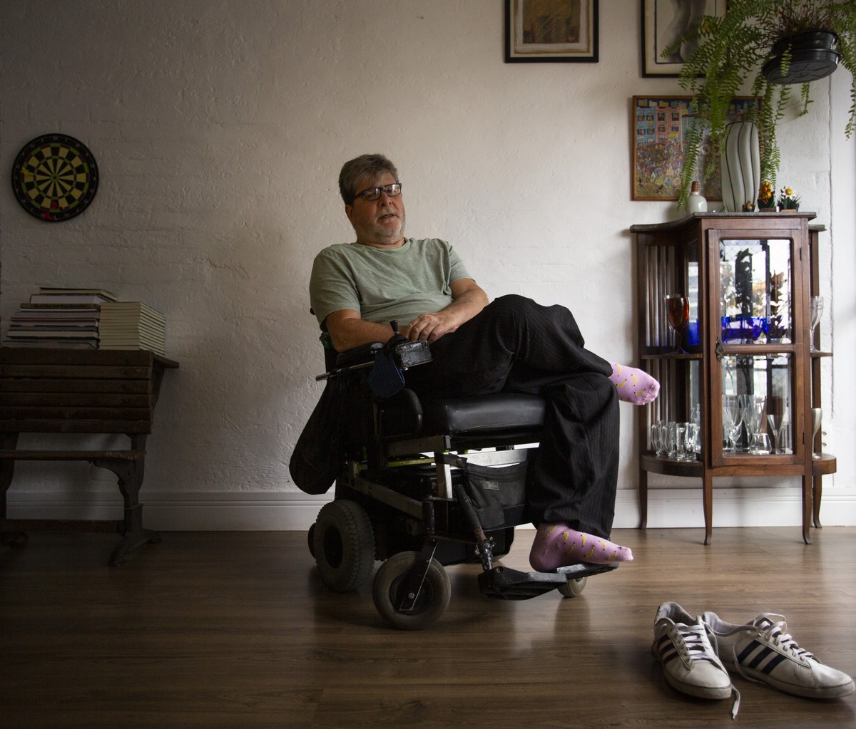 Autor de 'Ainda estou aqui', Marcelo Rubens Paiva quebra perna em voo para Portugal