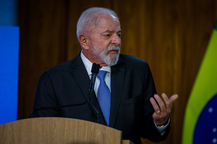 Lula deve voltar a despachar nesta semana após queda e lesão na cabeça