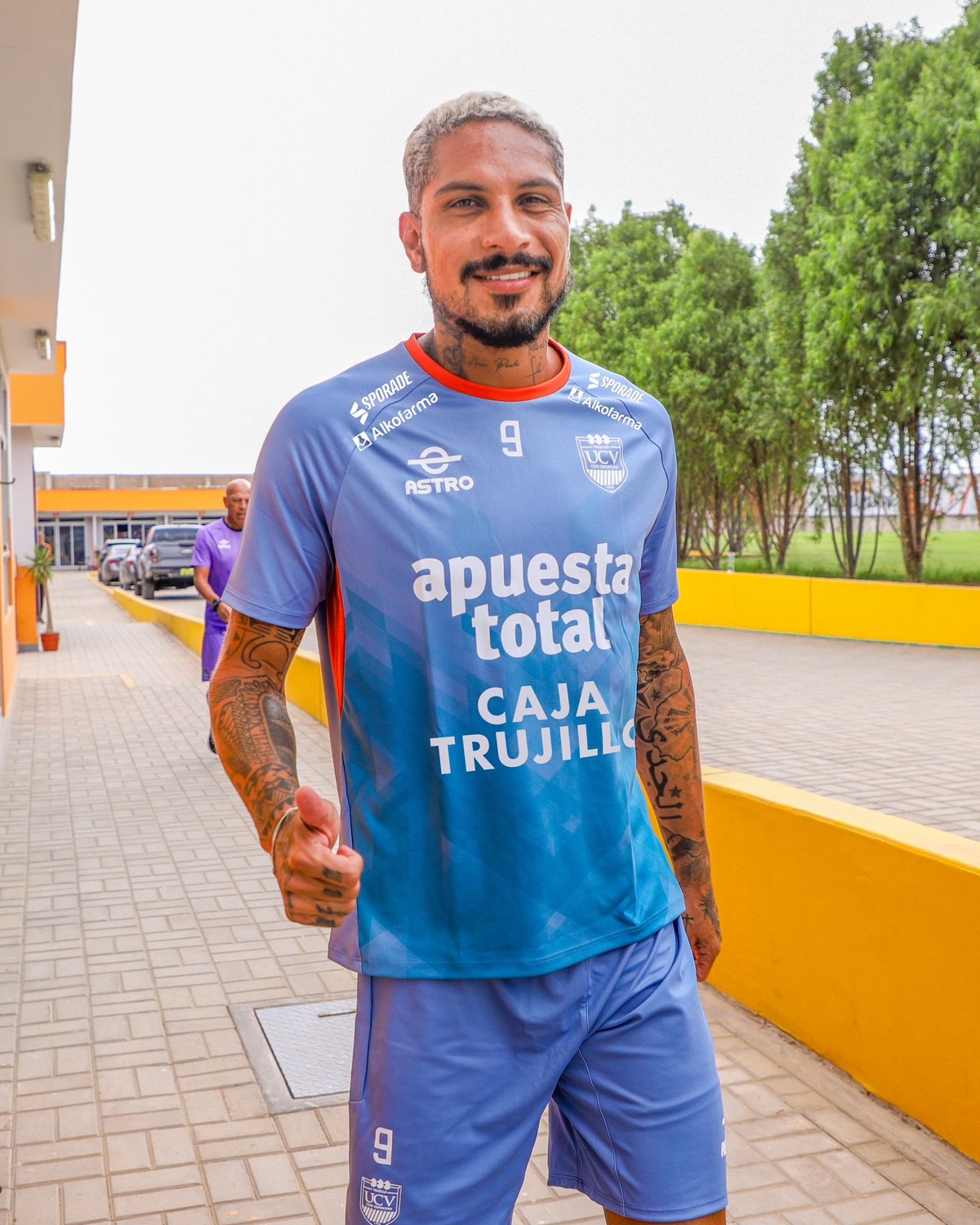 Guerrero volta atrás na decisão de rescindir, se apresenta ao Cesar ...