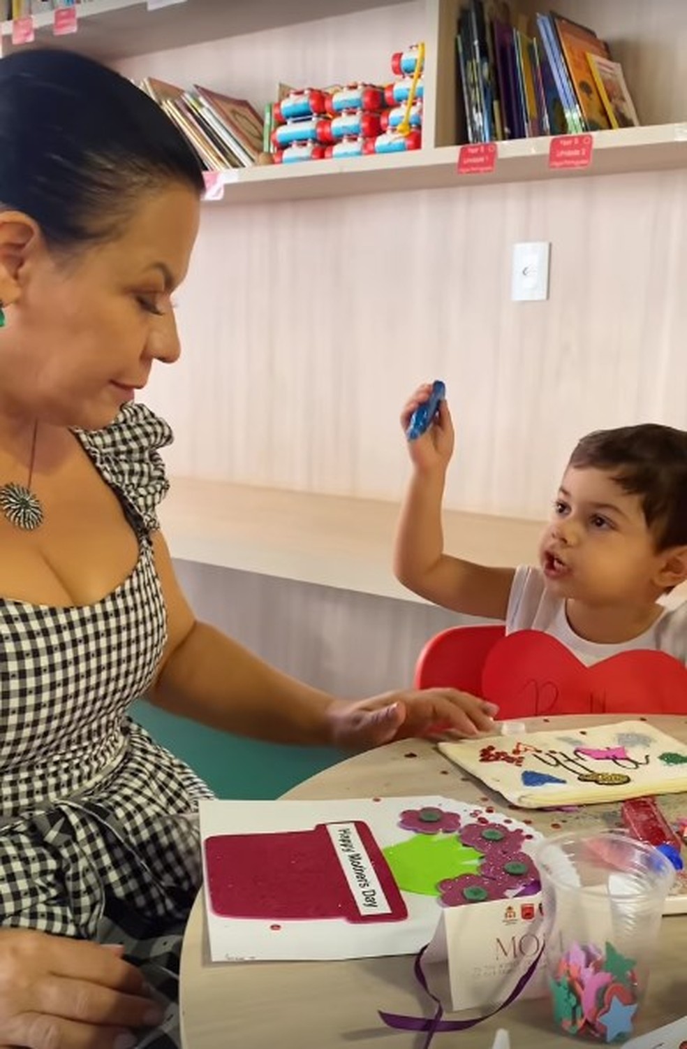 Marília Mendonça: filho de cantora emociona avó em apresentação de Dia ...