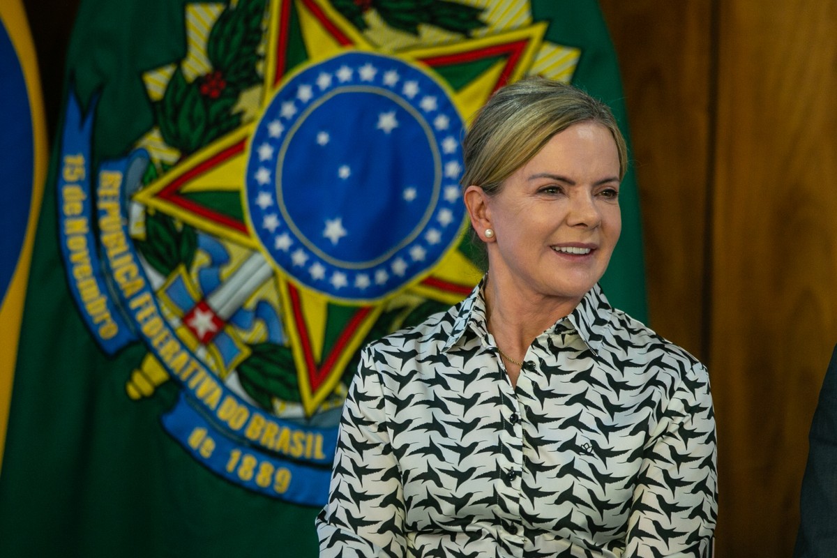 Gleisi chama Eduardo de 'traíra' e defende cassação: 'Comete crime de ...