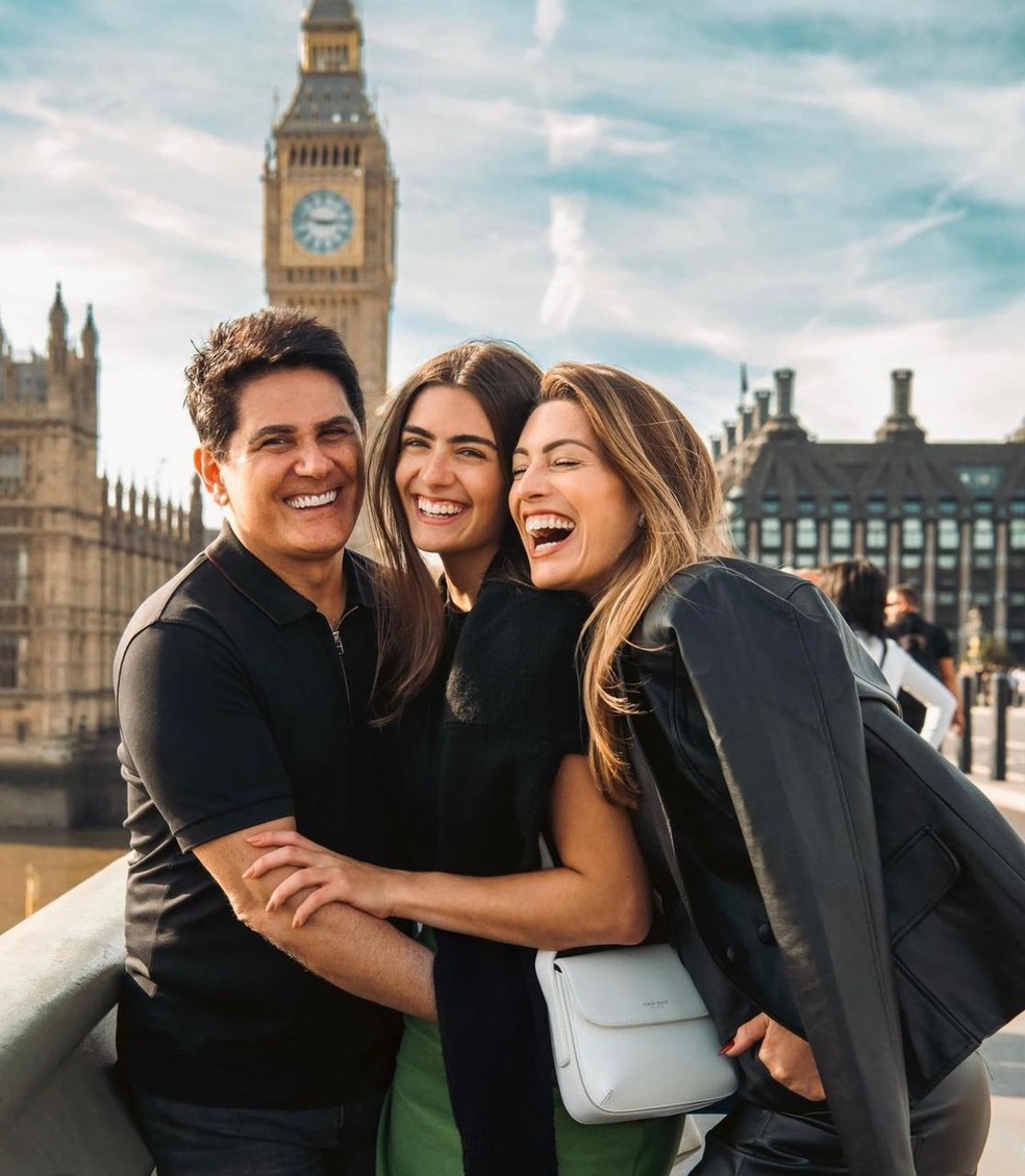 Cesar Filho e Elaine Mickely abrem álbum de viagem para Londres