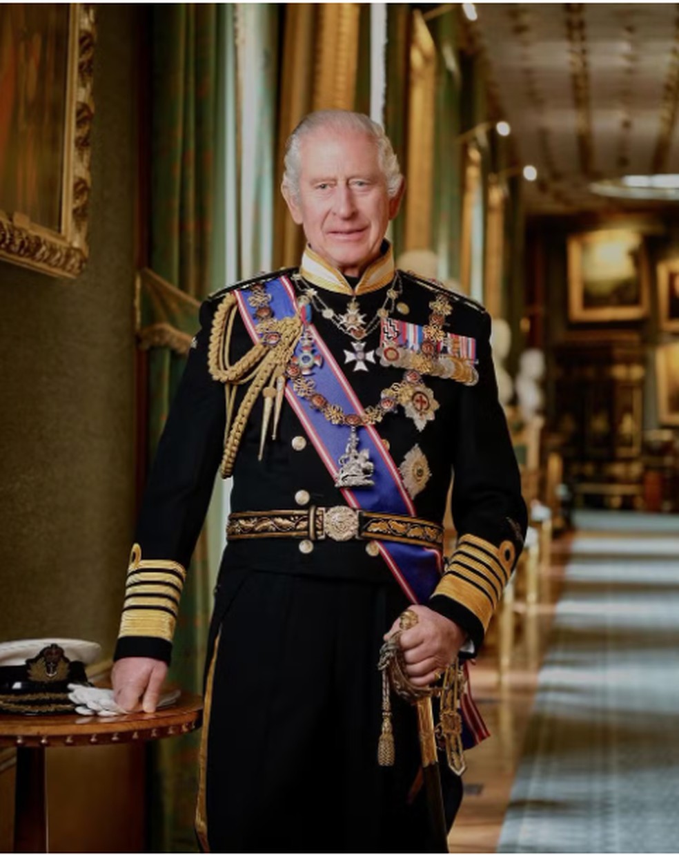 Foto de rei Charles III divulgada pelo governo do Reino Unido é criticada por alto custo para os ...