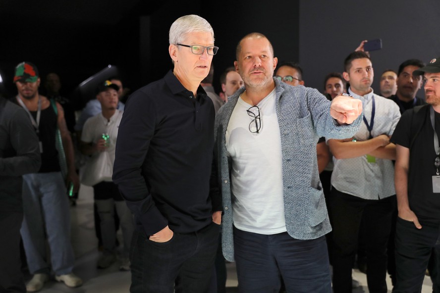 Apple encerra parceria de 30 anos com Jony Ive, que deu cor e forma ao ...