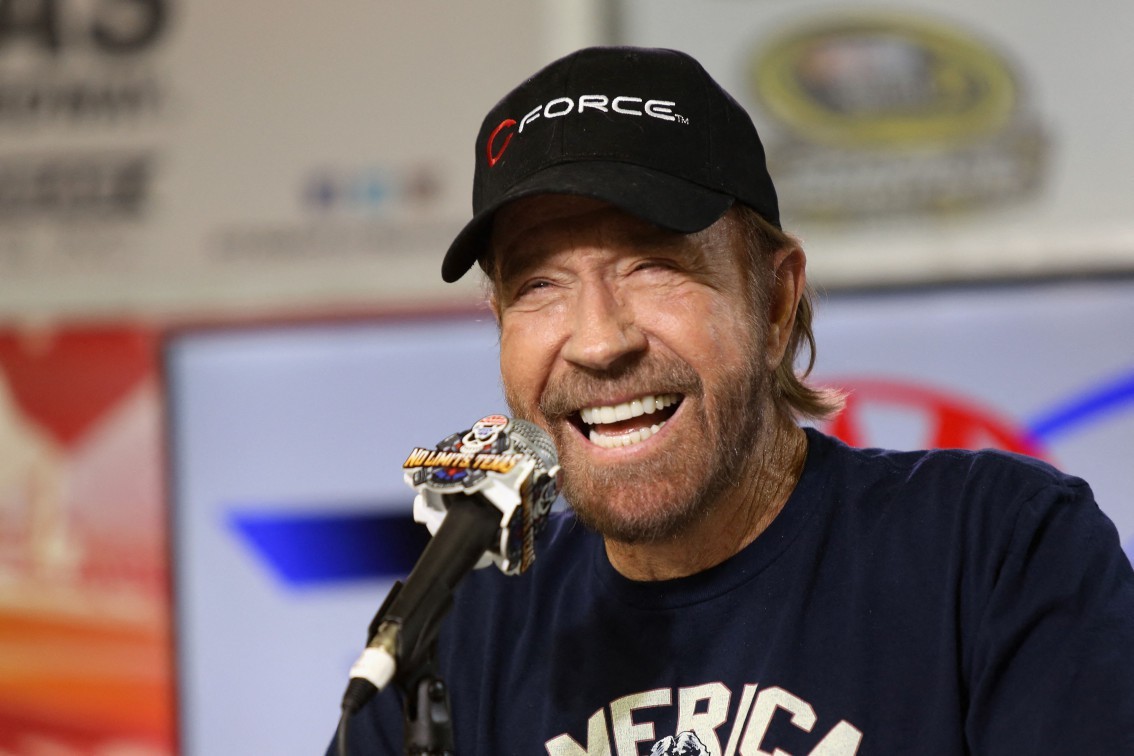 Filha de Chuck Norris compartilha homenagem ao pai nas redes sociais ...