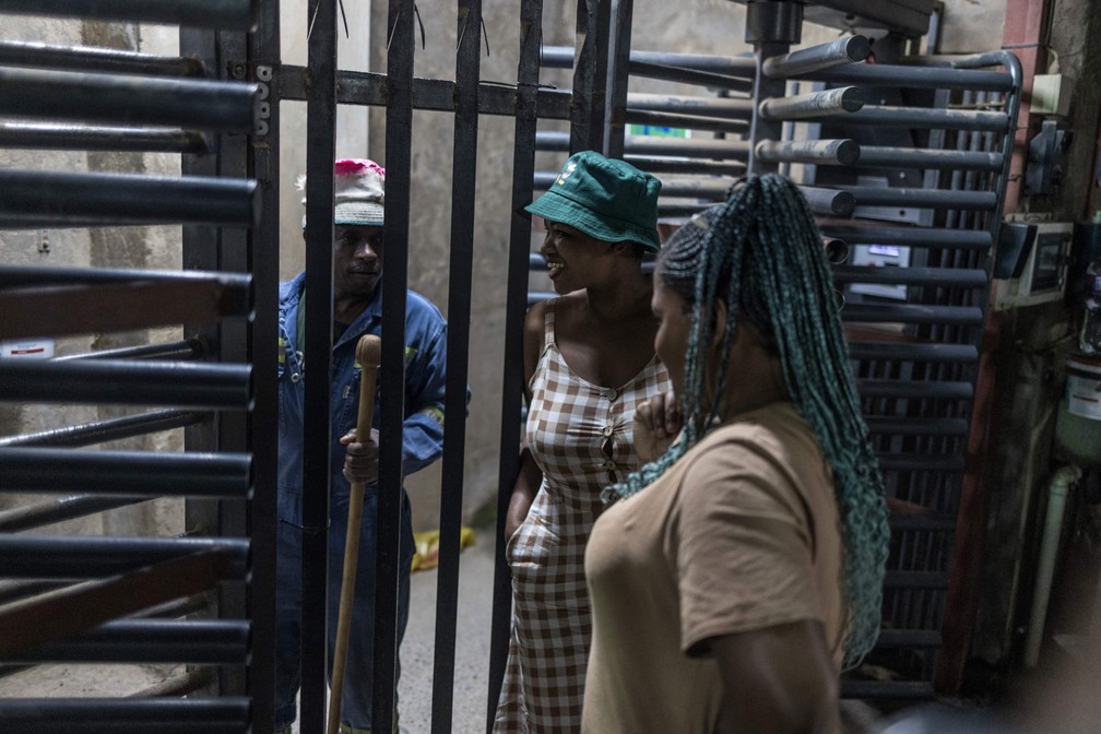 Mais de 500 trabalhadores ficam retidos em mina na África do Sul; fotos