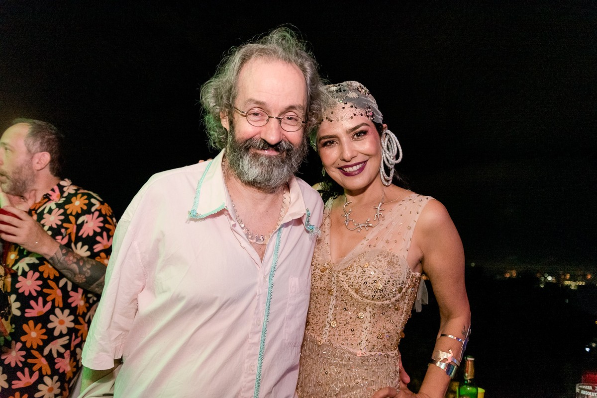 Letícia Sabatella faz rara aparição com o namorado, Daniel Dantas, em ...