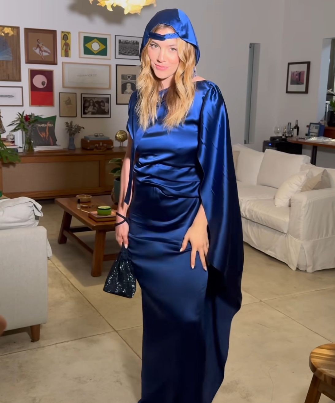 Personalidades apostam em vestido com capuz para o Prêmio Multishow ...