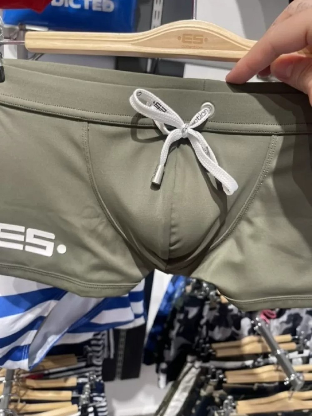 Sunga com enchimento: será que essa moda pega? Veja quanto custa peça ...