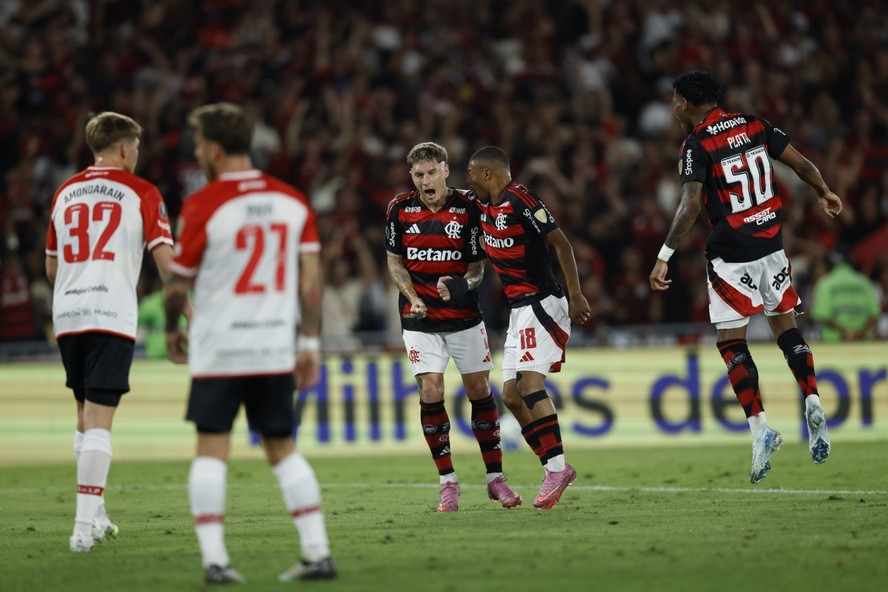 Flamengo tem início avassalador, mas perde gás em vitória sobre ...