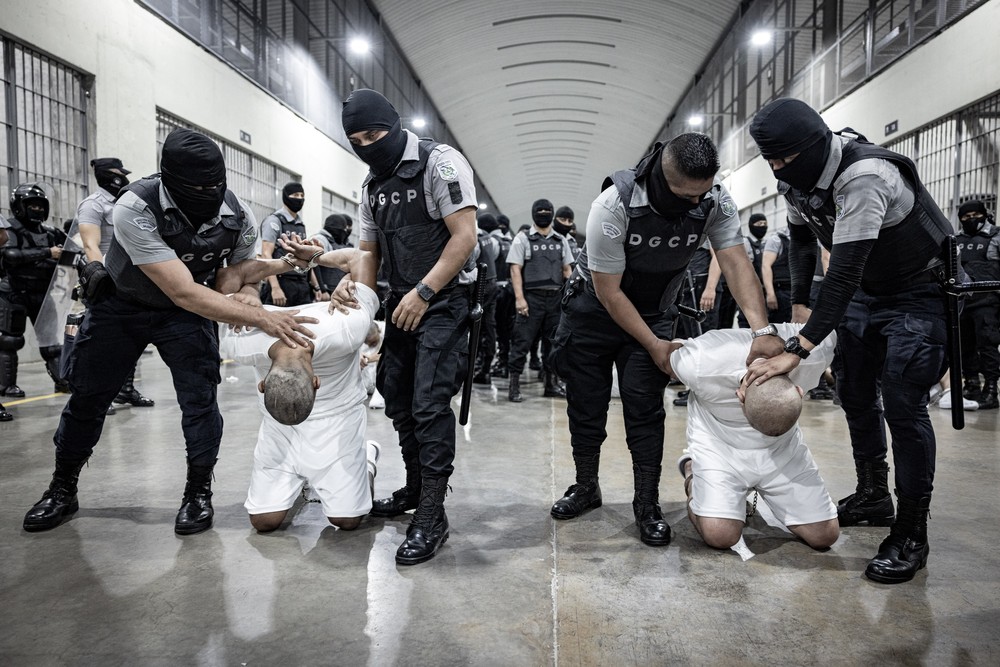 EUA deportam mais de 200 supostos membros da gangue Tren de Aragua a El ...