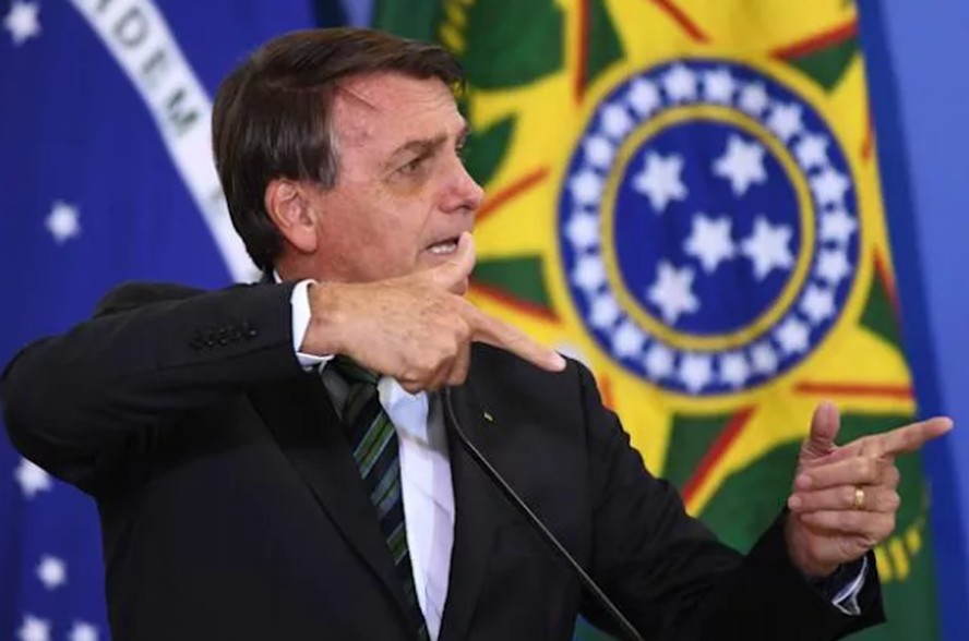 Bolsonaro volta a estimular armamento da população: 'comprem suas armas'