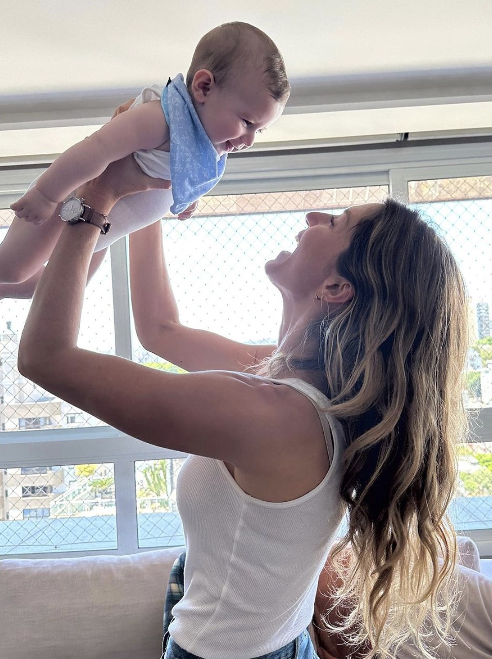 Gisele Bündchen abre álbum de fotos no Brasil: 'Momentos especiais'
