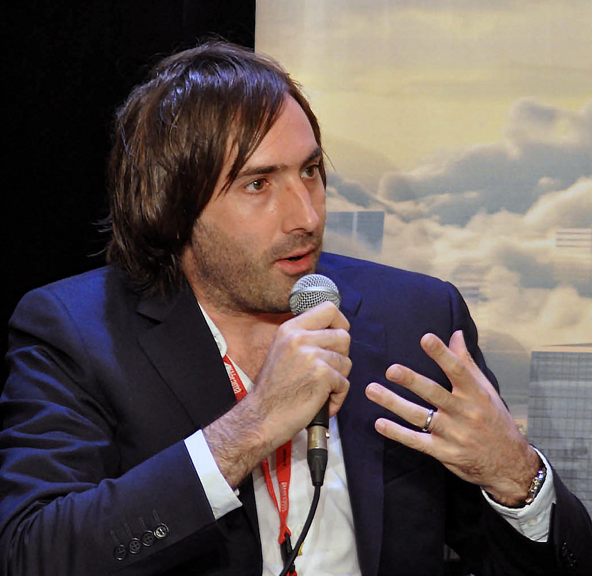 Irlandês Paul Lynch vence Man Booker Prize com romance sobre escalada ...