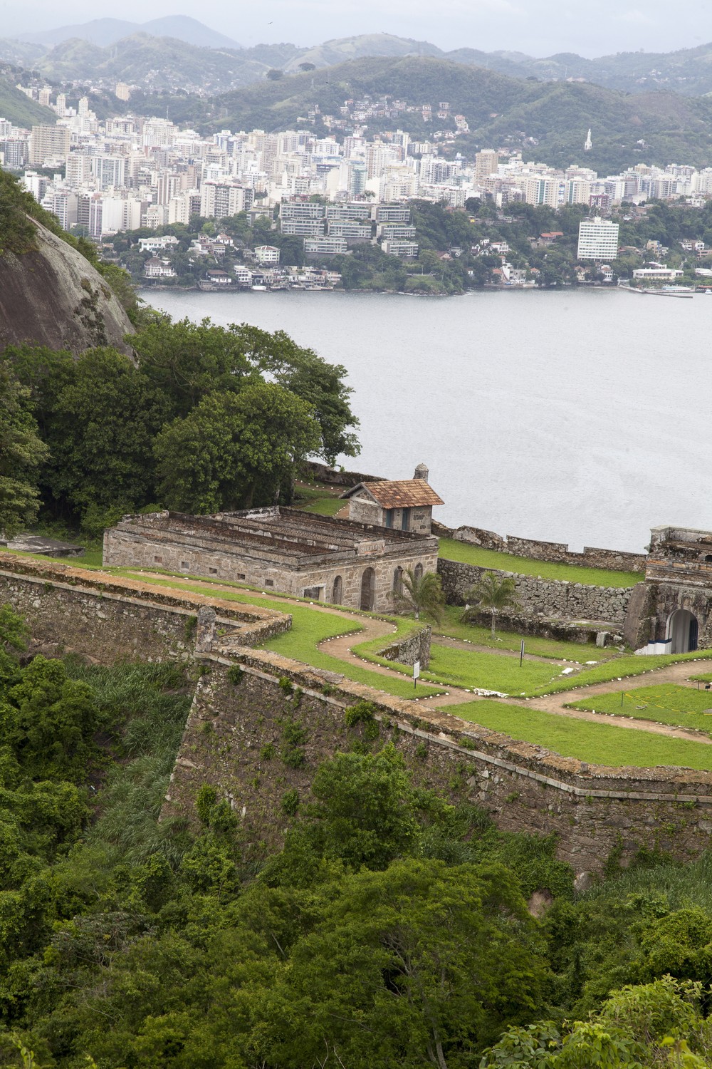 'Que fortes são mais legais para visitar no Rio?': colunista responde