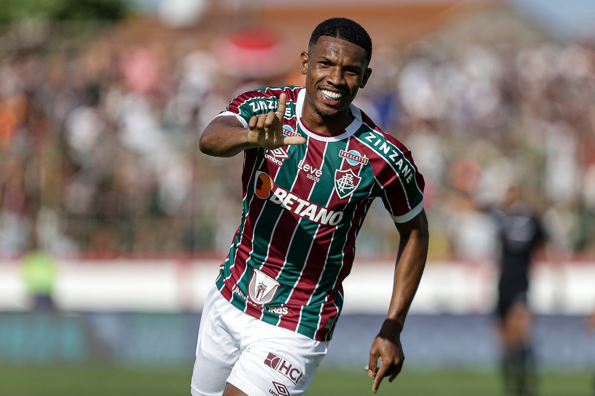 Fluminense domina primeira etapa e segura vitória contra a Portuguesa