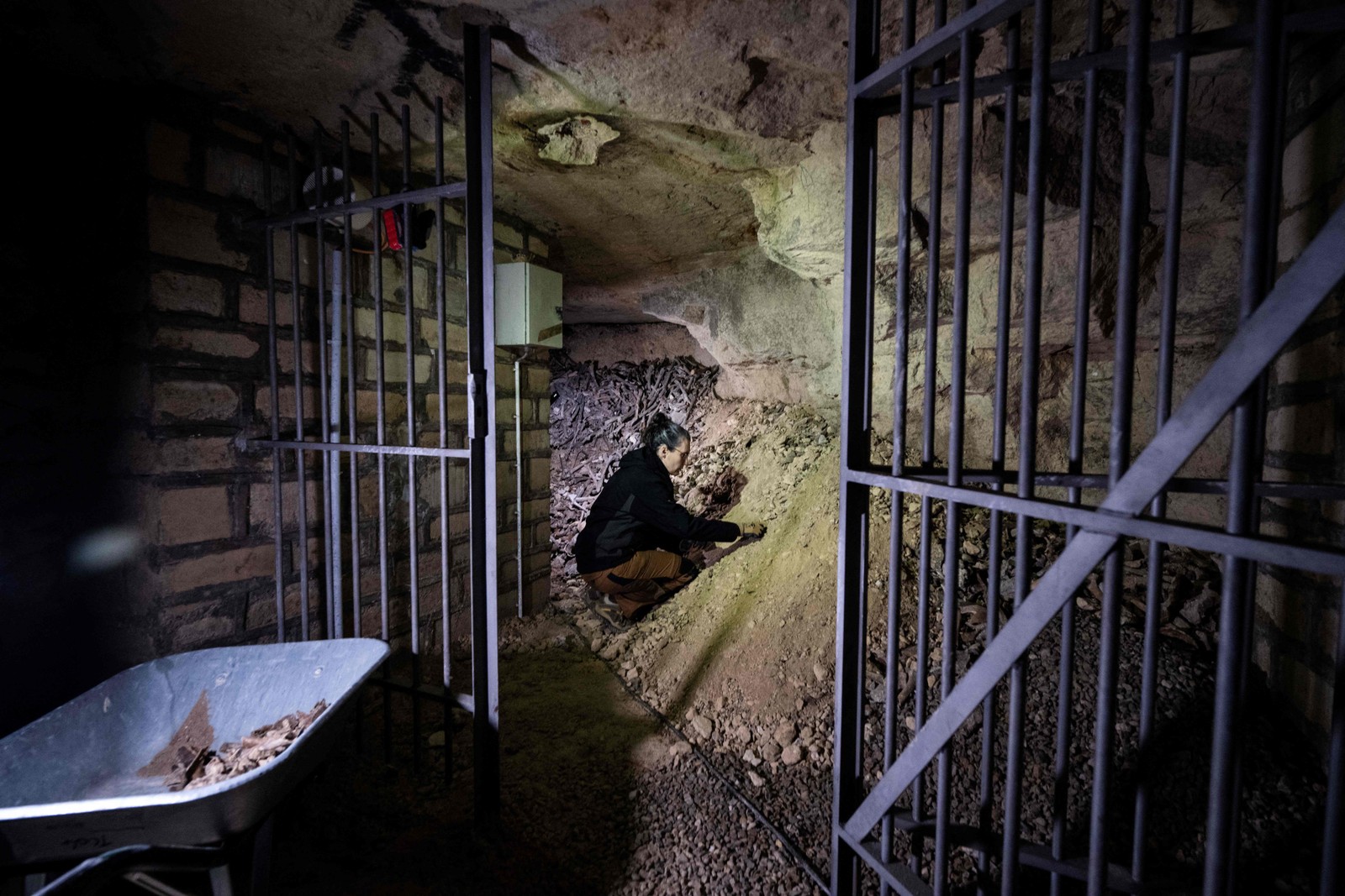 Cinco curiosidades sobre as Catacumbas de Paris, cenário de série ...