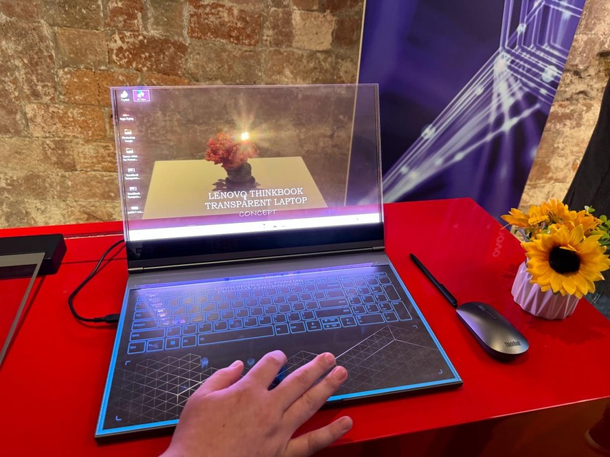 Laptop com tela transparente e celular flexível: conheça alguns dos ...