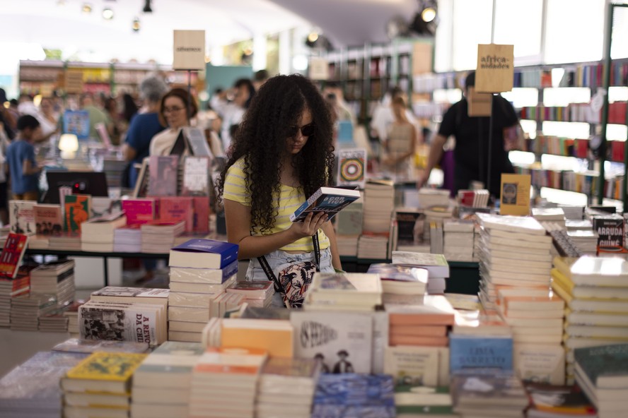 Flip 2024: conheça os 15 autores e os 15 livros mais vendidos do evento