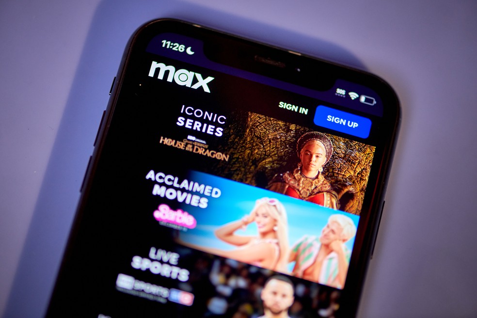 Percentual de lares brasileiros com streaming pago cai para 42% em 2023