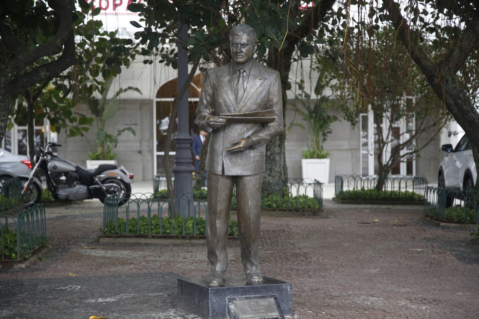 Ibrahim Sued, o colunista social do GLOBO que marcou época no ...