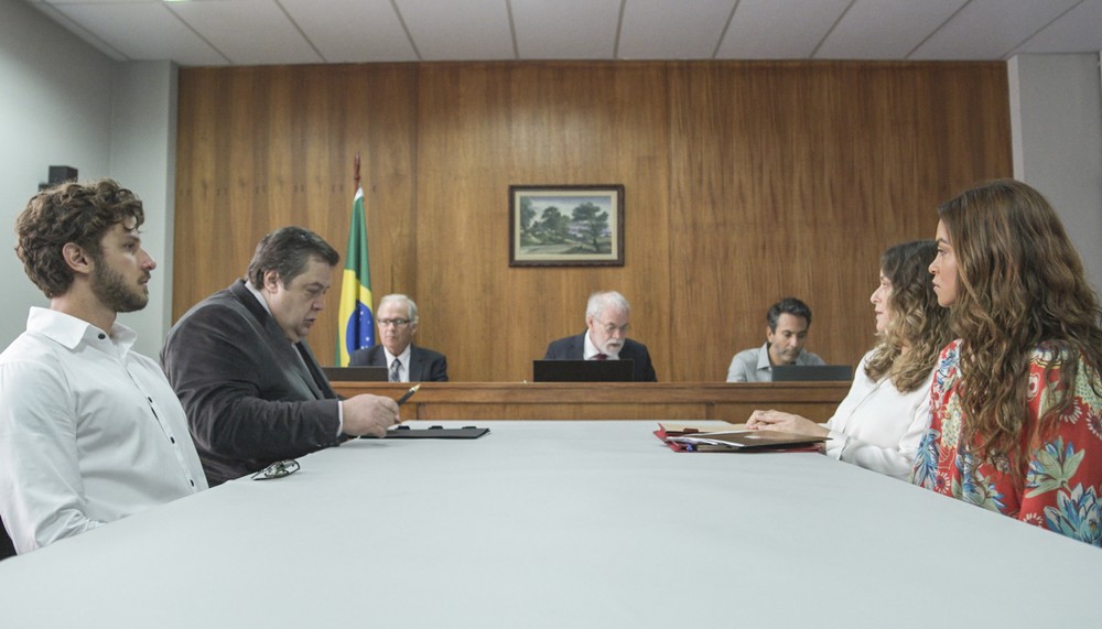 ‘Travessia’: Ari faz acusação e deixa Brisa em apuros durante audiência