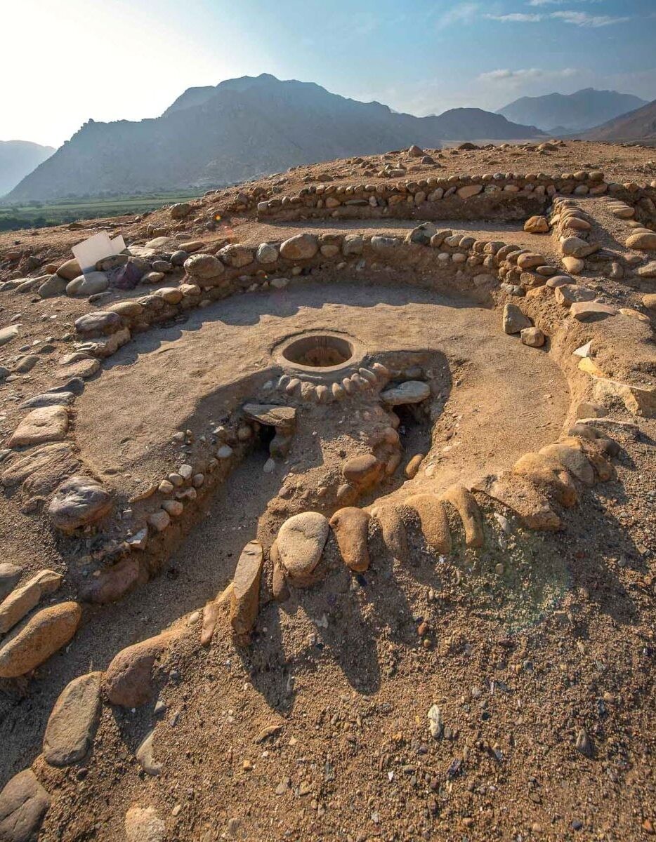 Escultura de sapos de 3.800 anos é descoberta no Peru; item pertence à ...