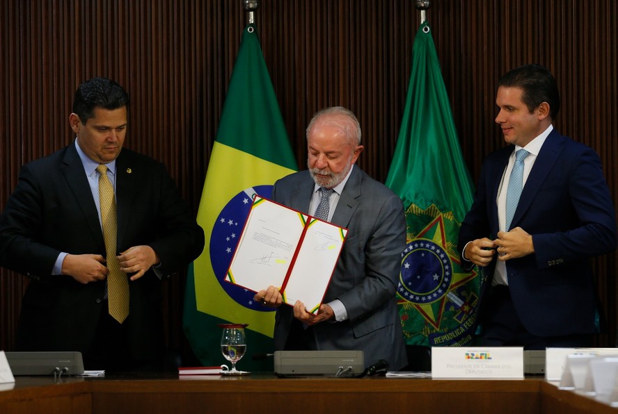 Governo anuncia MP que amplia descontos na conta de luz para 60 milhões ...